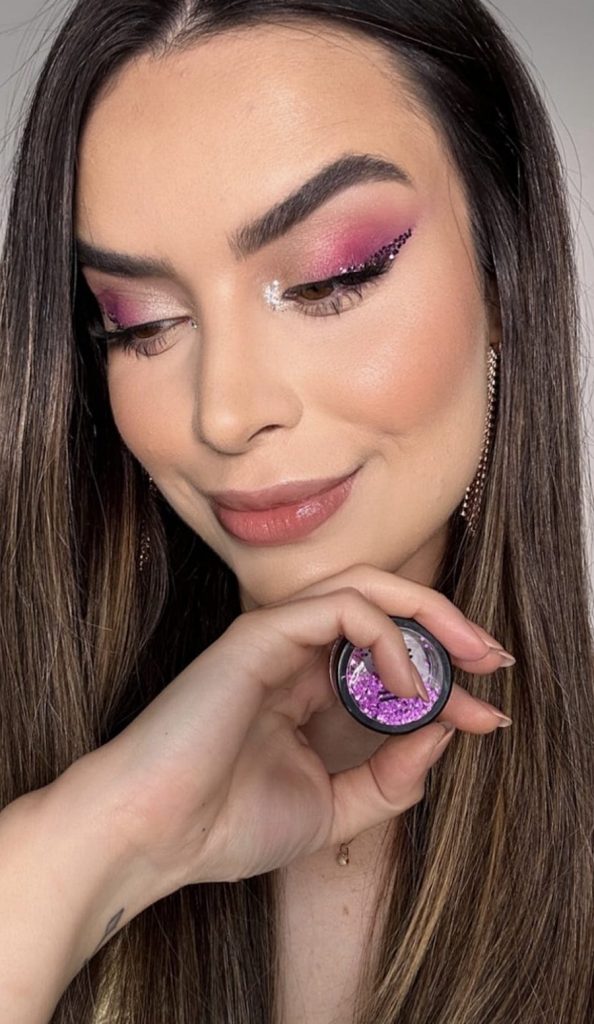 Maquiadora dá dicas de makes em alta para o Carnaval